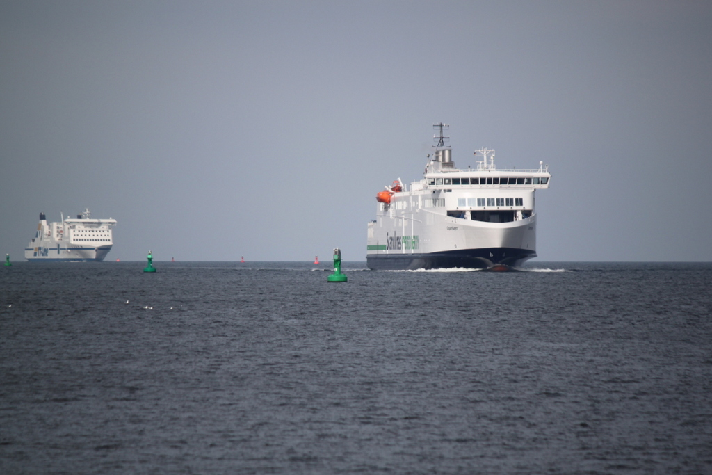 Die Scandlines Hybrid Ferry Copenhagen auf dem Weg von Gedser nach ...