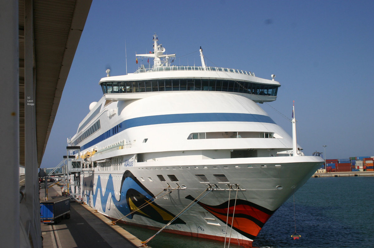 AIDAaura in Malaga (2015) - Schiffbilder.de